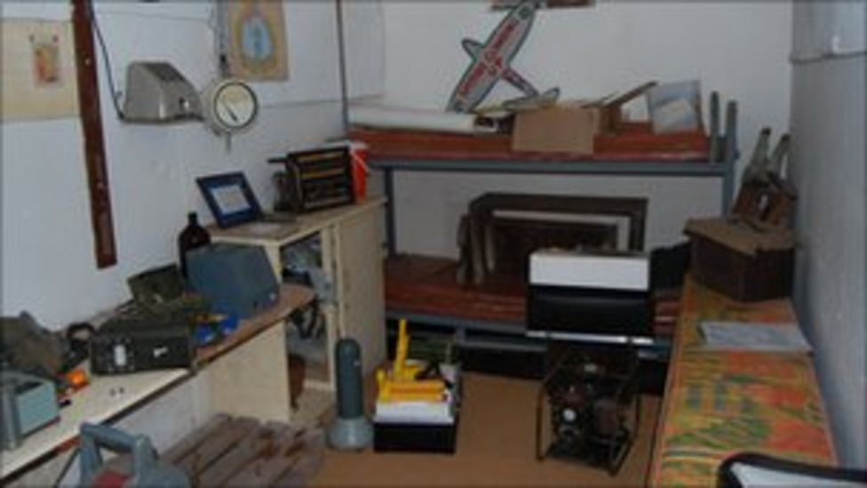 Cold War nuclear bunker in Somerset opened to public - BBC News