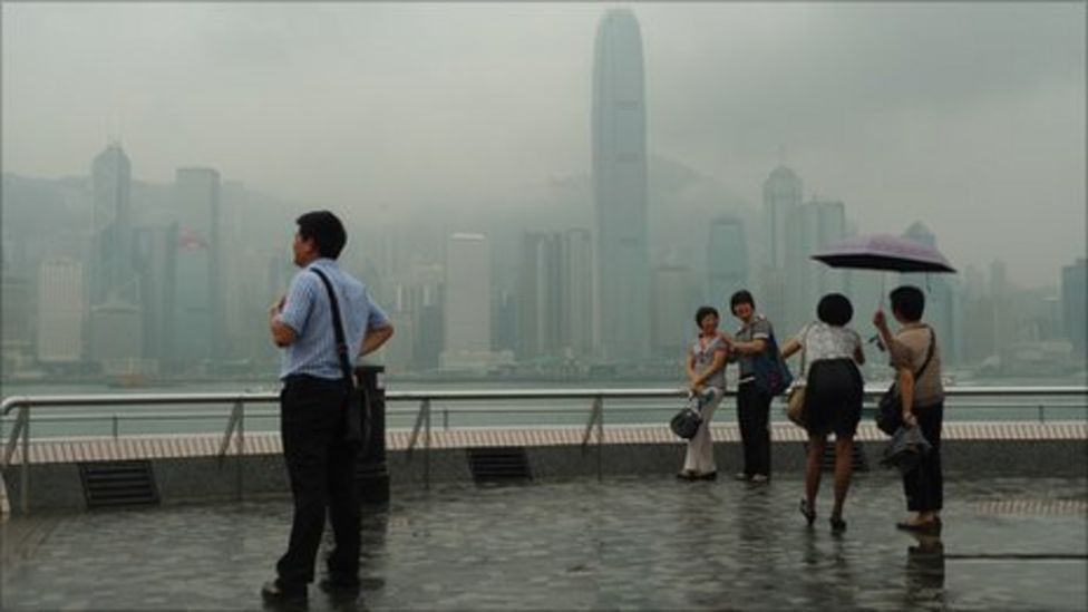 Pollution clouds Hong Kong's future - BBC News