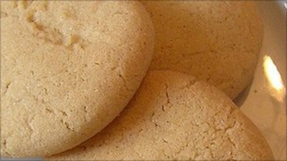 Businessman reintroduces Grantham gingerbread - BBC News