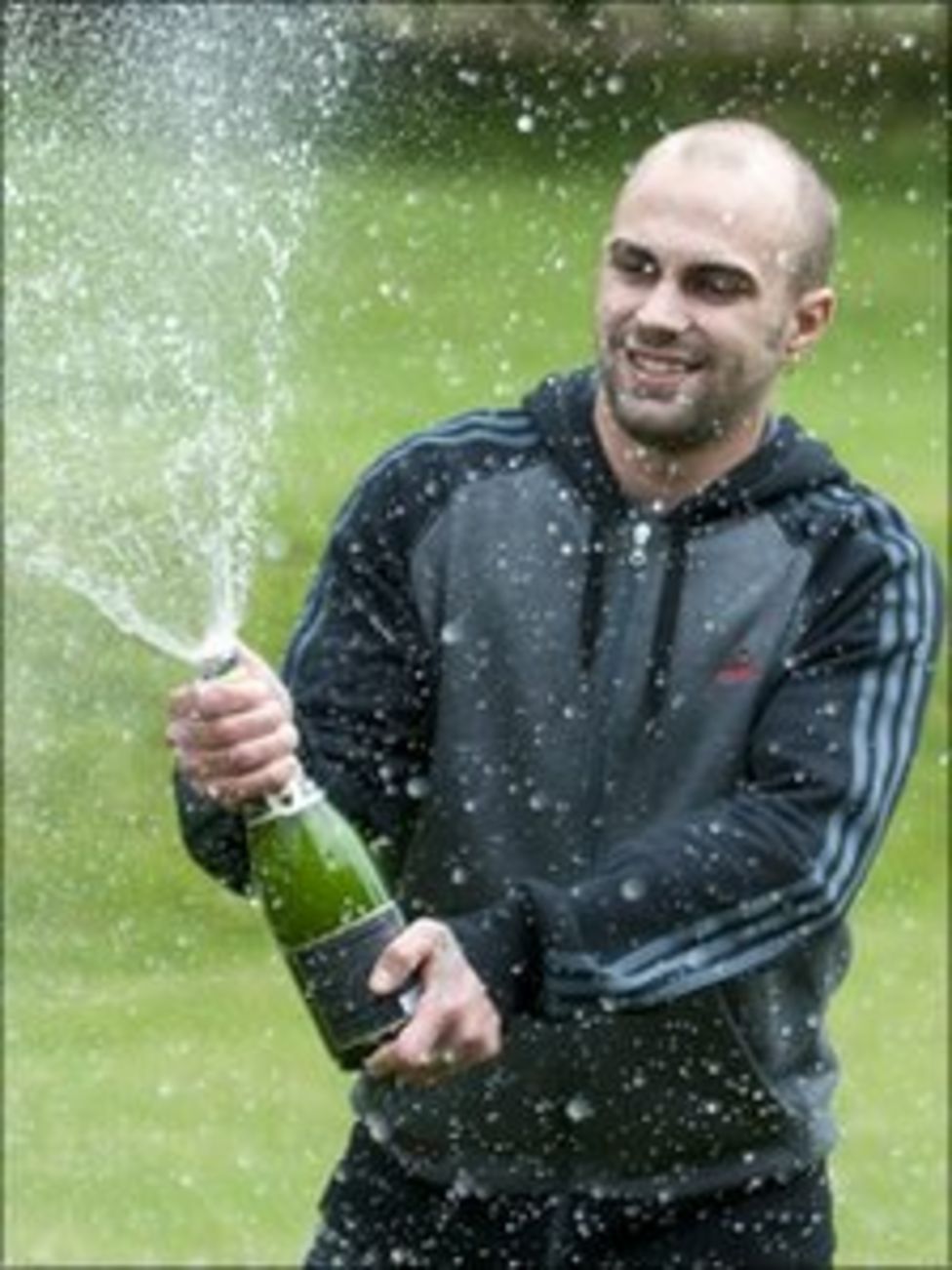 Plasterer from Winchester wins £1m on scratchcard - BBC News