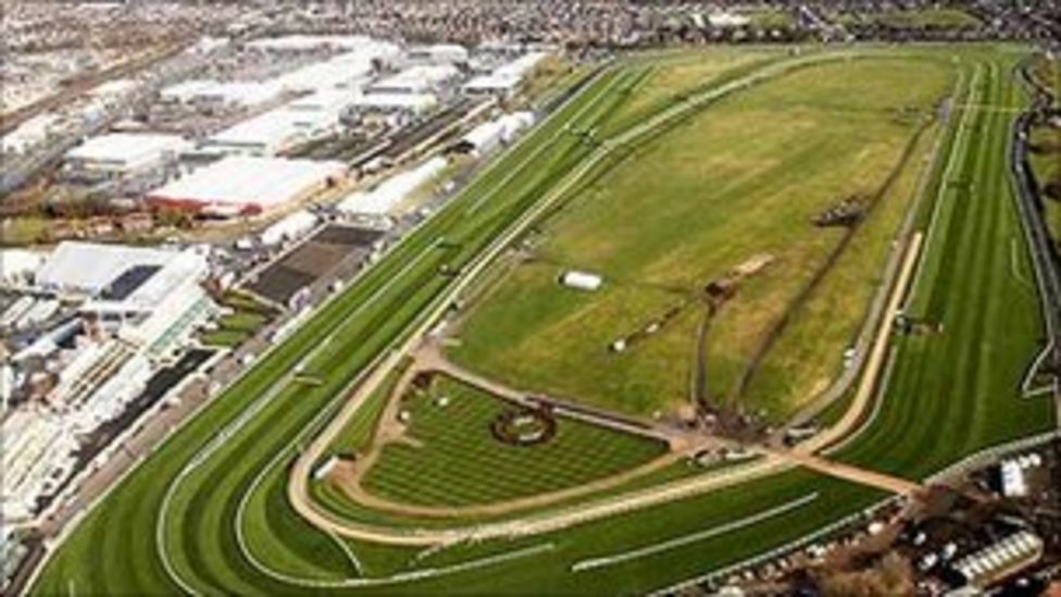 Aintree hosts first show jumping event - BBC News