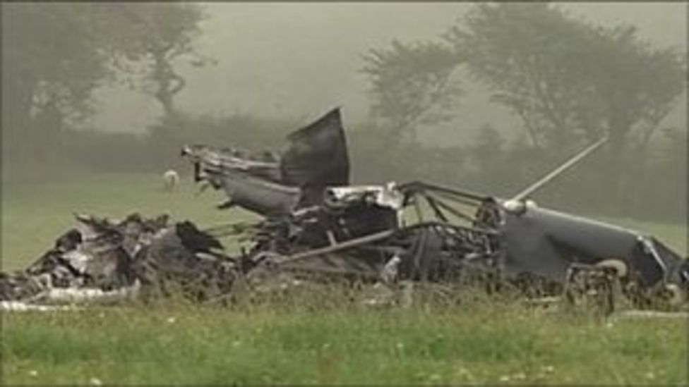 Helicopter crash near Bude in Cornwall kills pilot - BBC News