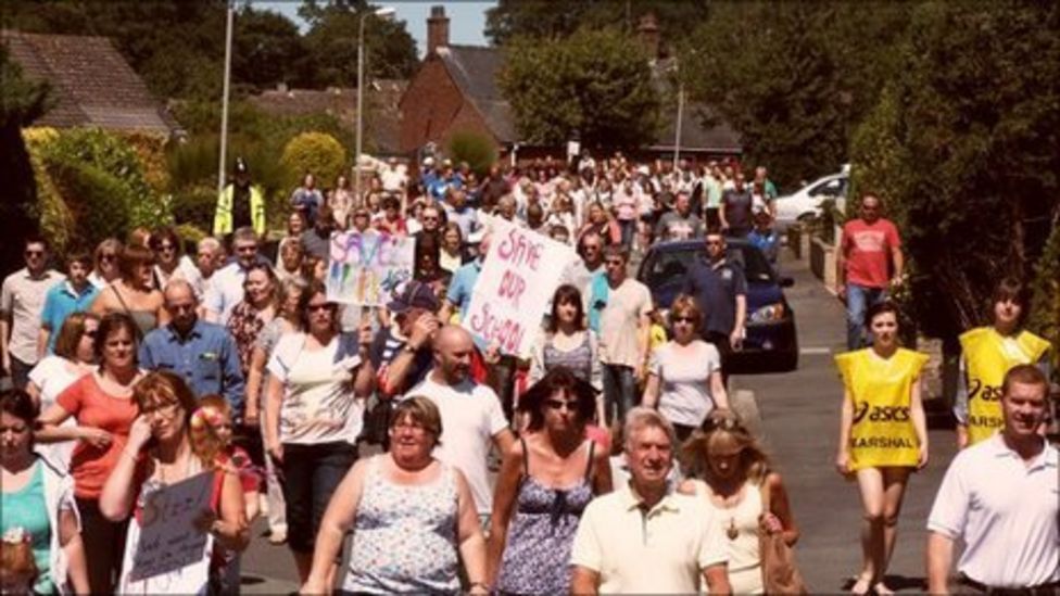 Protest over fears for future of Argoed High School - BBC News