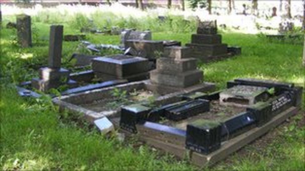 Vandalised Hunslet Cemetery to be improved - BBC News
