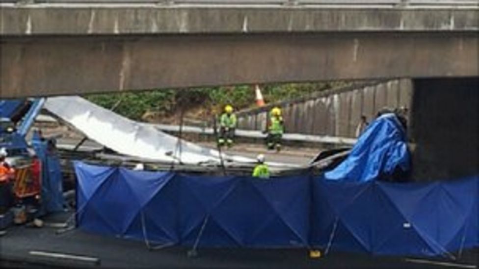 M5 reopens after fatal lorry crash at Halesowen - BBC News
