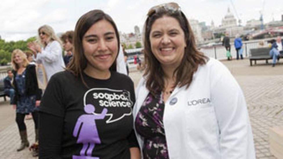 The subtle messages that put women off science - BBC News