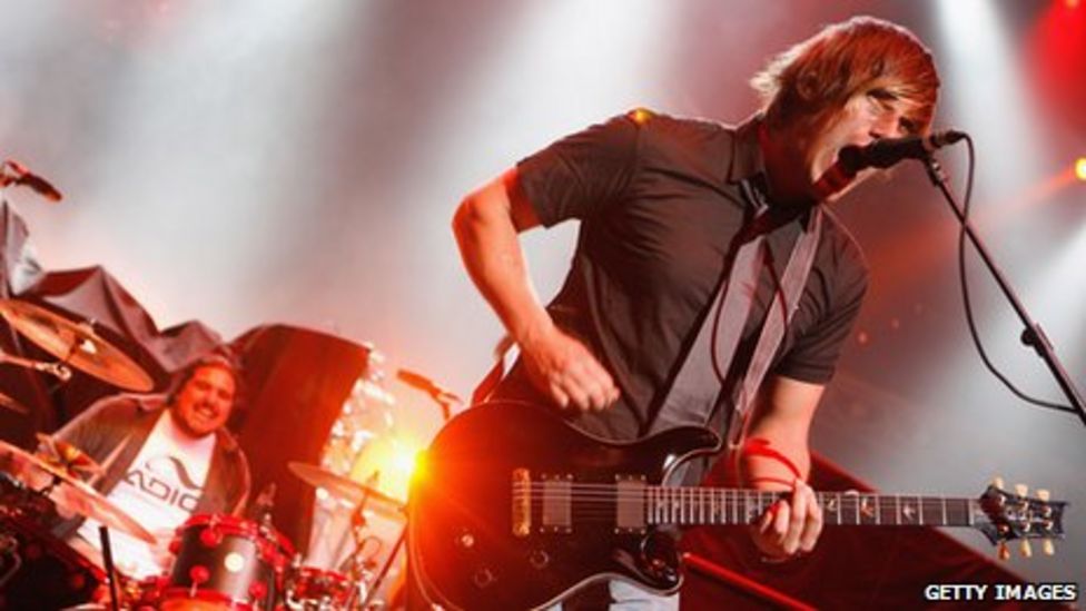 Charlie Simpson dismisses Busted as he readies solo LP - BBC News