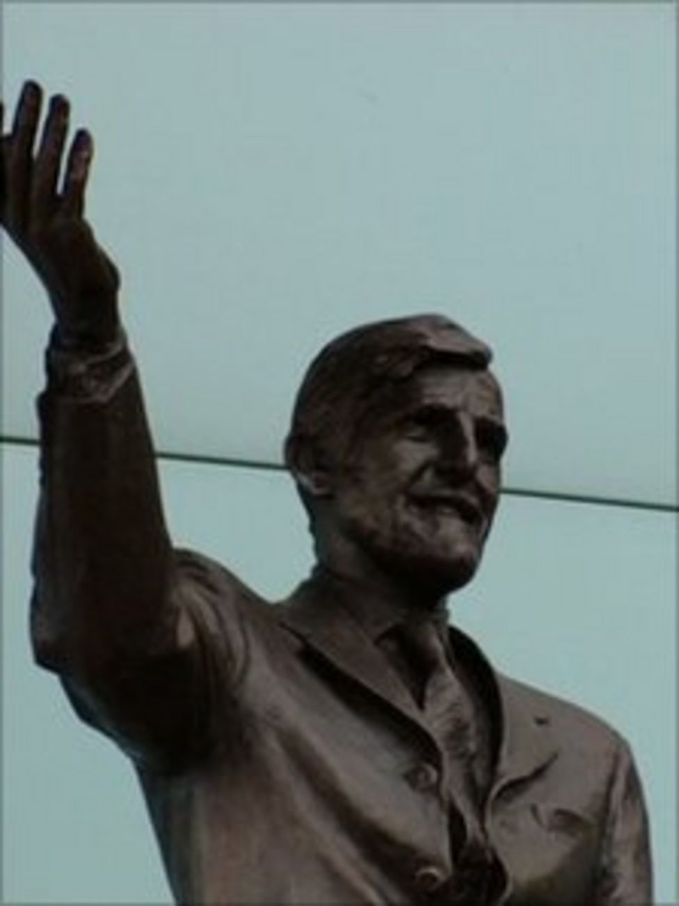 Jimmy Hill statue unveiled at Coventry's Ricoh Arena - BBC News