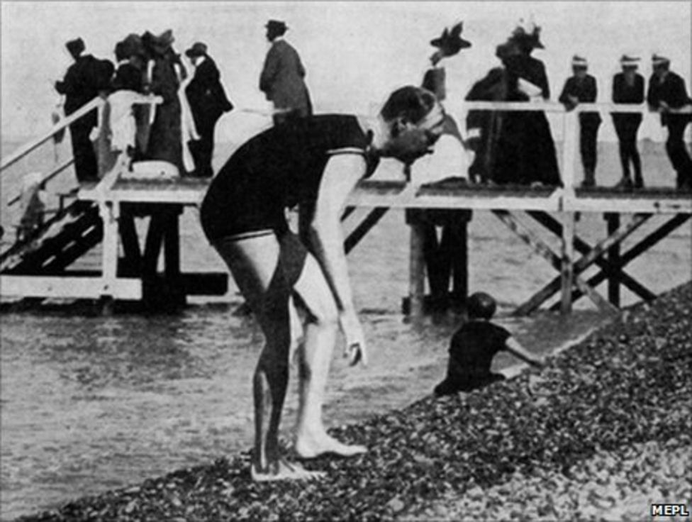 When Winston Churchill delighted them on the beaches - BBC News