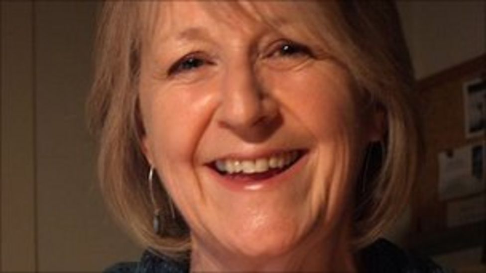 Poet Ann Atkinson mimics Tony Parsons' airport residency - BBC News