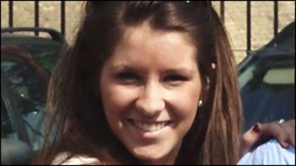 Cow stampede in Berkshire 'nearly killed' Emma Gregory - BBC News