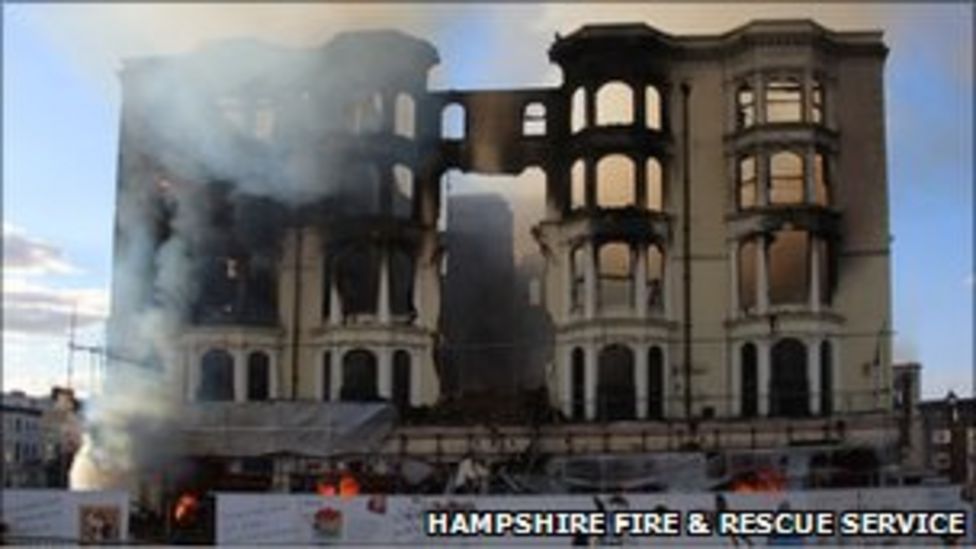 Hotel and flats evacuated in Southsea seafront fire - BBC News