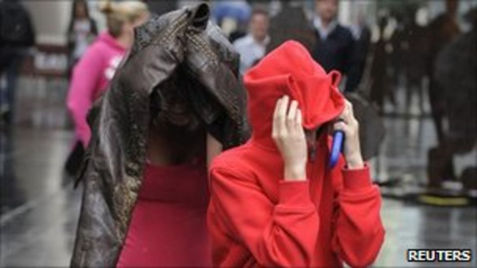 Manchester riots: Boy of 12 appears in court - BBC News