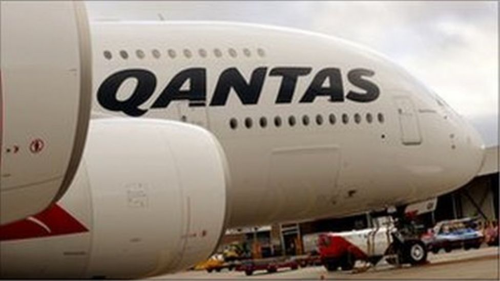 Fourth Qantas flight in two days hit by technical problems - BBC News