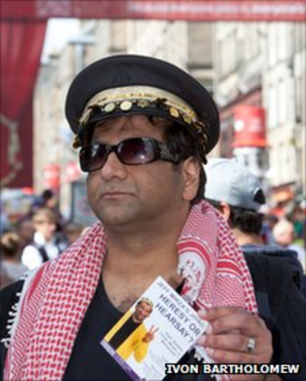 Gaddafi comic Jeff Mirza attacked at Edinburgh Fringe - BBC News