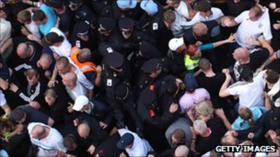 EDL protest in east London sees 60 arrested - BBC News