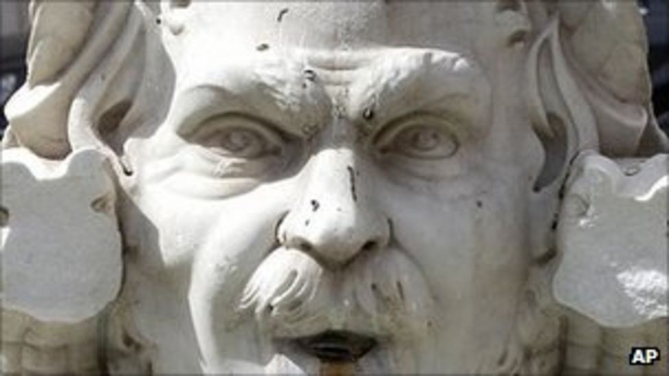 Rome monuments attacked by vandals - BBC News
