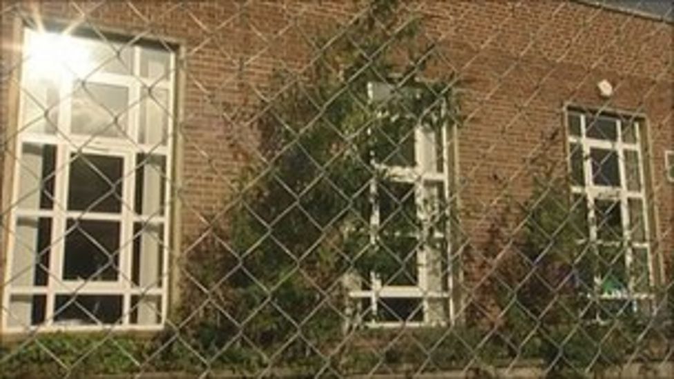 Bristol Free School to remain at Brentry site - BBC News