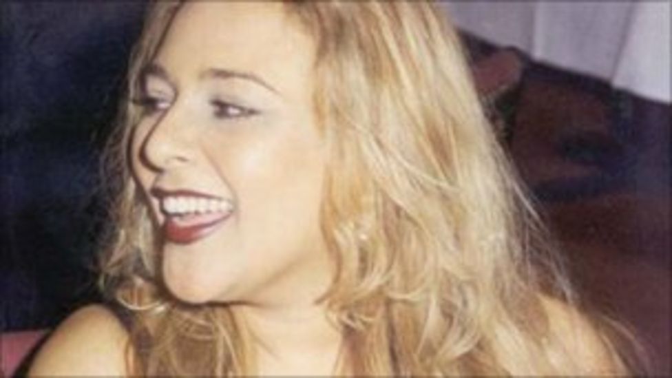 The singer, the suitcase and the search for justice - BBC News