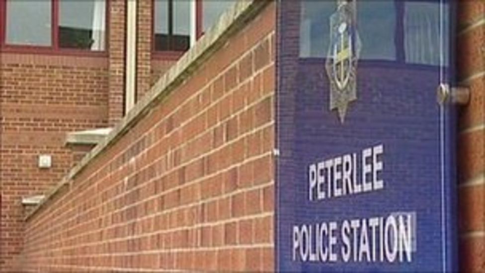 Durham Police officers deny Peterlee police station assault - BBC News