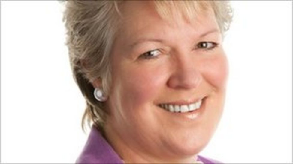 West Dunbartonshire Council appoints White as new boss - BBC News