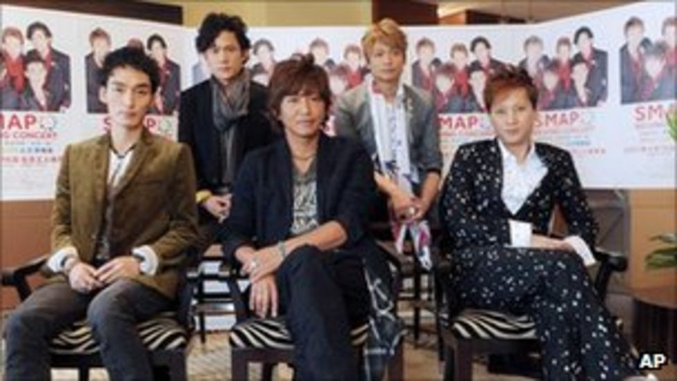 Japan pop band SMAP in rare Beijing concert - BBC News