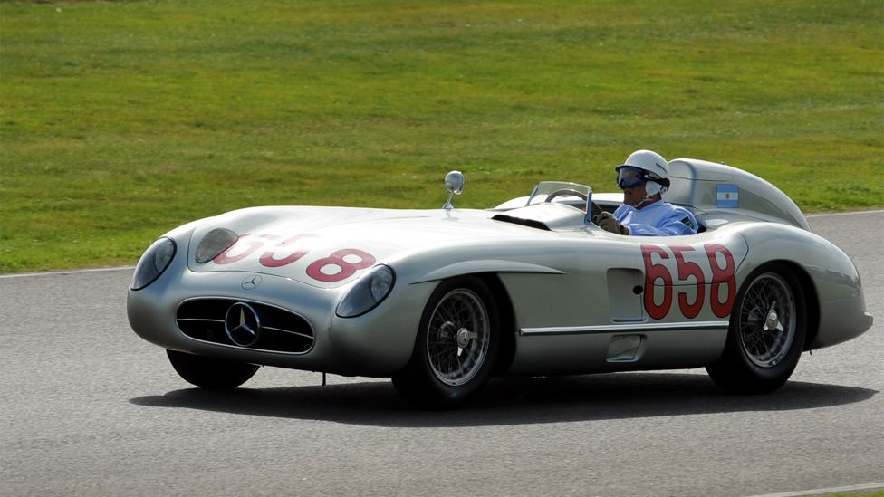 In pictures: Goodwood Revival tribute to Fangio - BBC News
