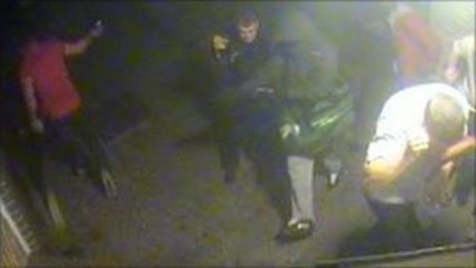 Police release CCTV of Leeds pub shooting - BBC News