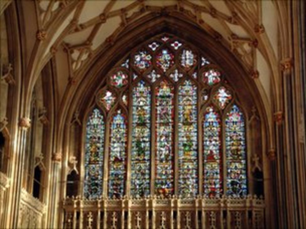 Works begins on Jesse Window at Wells Cathedral - BBC News