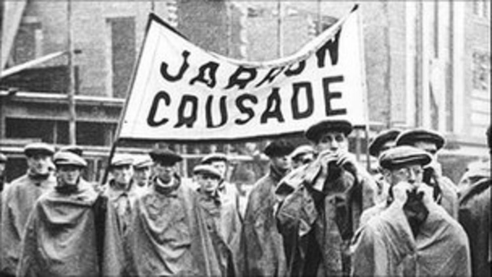 New Jarrow marcher Lizi Gray has family link to 1936 protest - BBC News