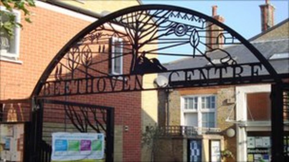 London shooting: 'Postcode' wars blight Mozart Estate - BBC News