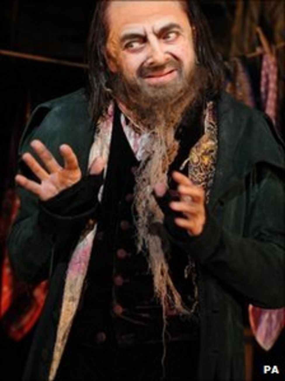 Rowan Atkinson plans stage return - BBC News