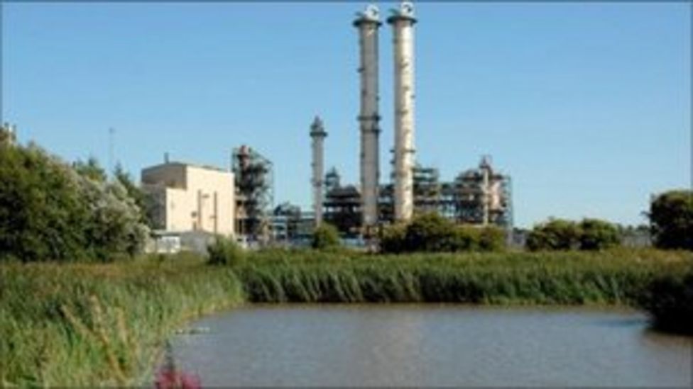 Warning after leak at Dow Corning plant in Barry - BBC News