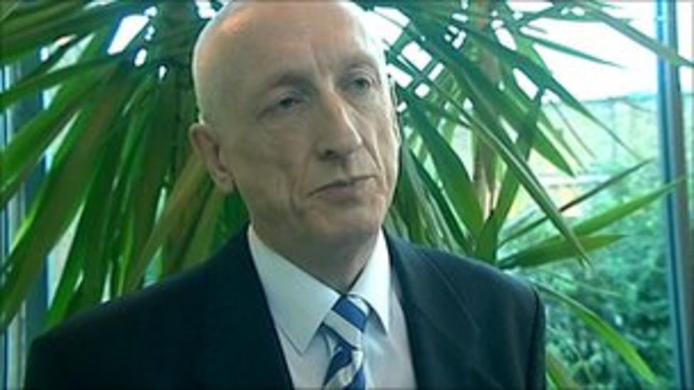 Derby City Council leader Paul Bayliss removed by party - BBC News