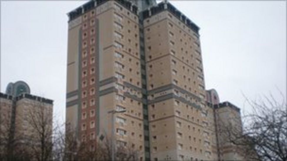 Probe after youth in Motherwell tower block film stunt - BBC News
