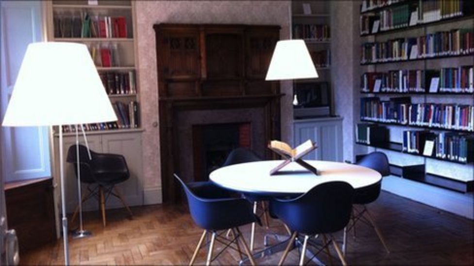 Gladstone's Library opens Islamic House of Wisdom room - BBC News