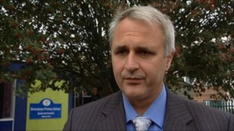 Male primary teacher 'positive discrimination needed' - BBC News