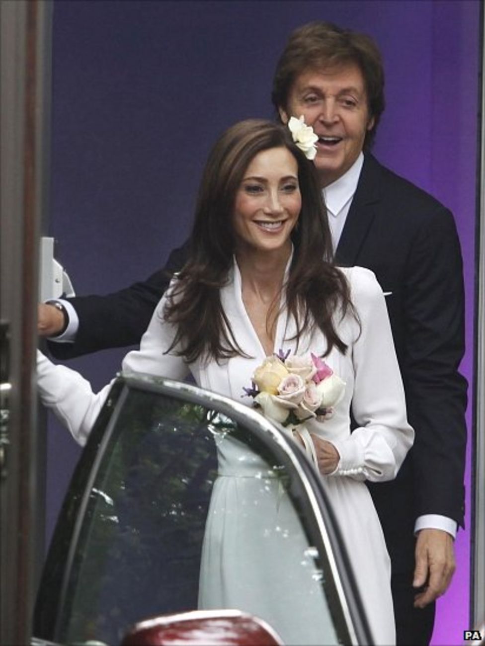 In pictures: Sir Paul McCartney marries for third time - BBC News
