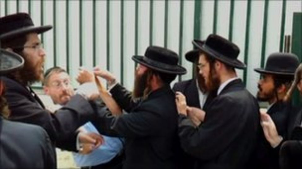 Intimidating protest highlight Israeli religious divide - BBC News