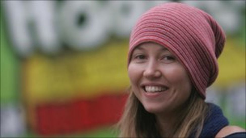 Some Like It Hip Hop gives a twist to a movie classic - BBC News