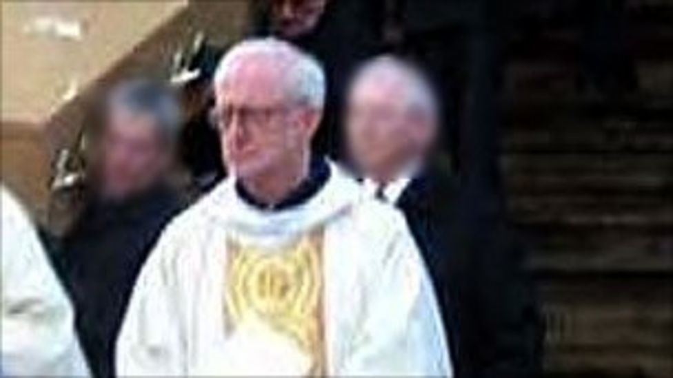 Father Lawrence Soper of Ealing wanted over sex abuse - BBC News