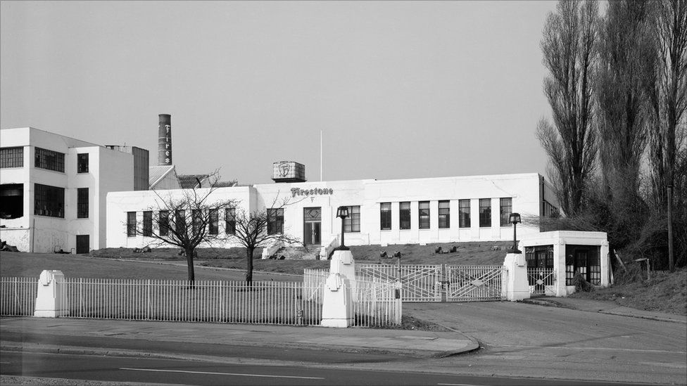 In pictures: Industrial heritage buildings 'at risk' - BBC News