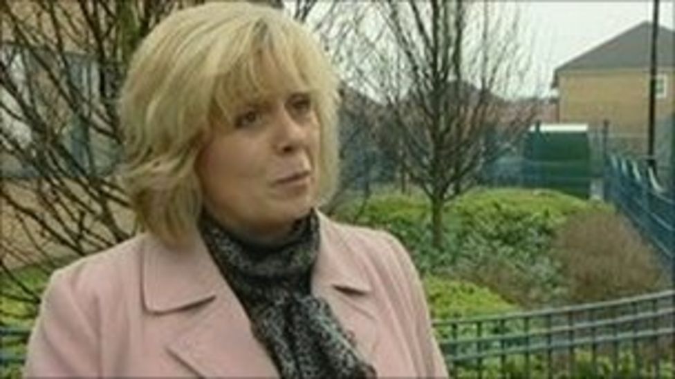 'Townie' MP Mary Glindon tries to stop badger TB cull - BBC News