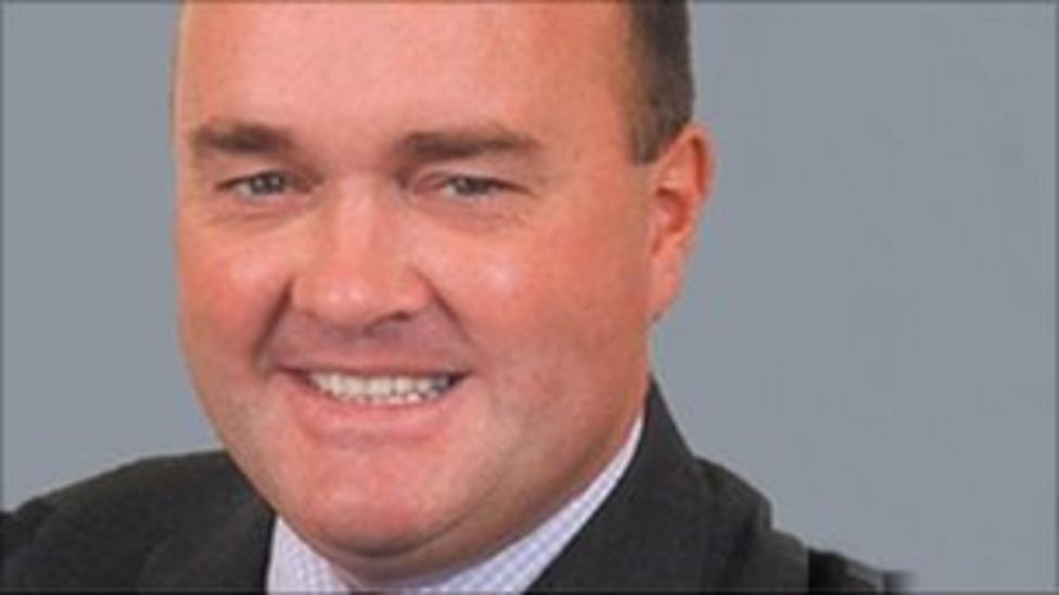 Reading Council's Conservative leader steps down - BBC News