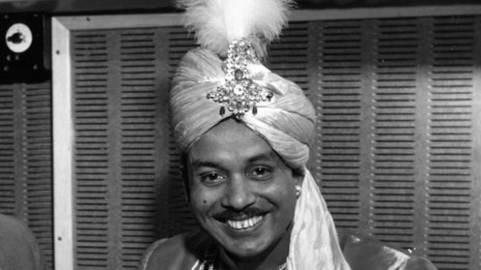 PC Sorcar: India's 'maharajah of magic' who terrified the UK - BBC News