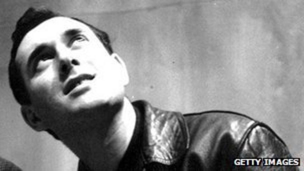 Harold Pinter sketch rediscovered after half a century - BBC News