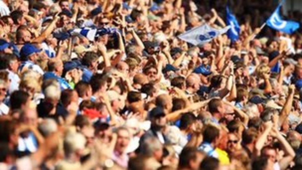 Brighton police homophobic football tweet response 'feeble' - BBC News