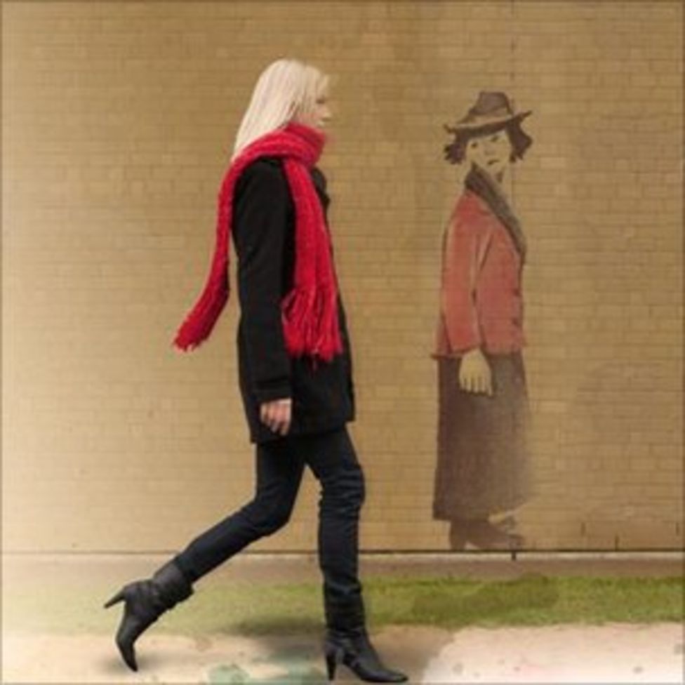 Lowry figures brought to life in Manchester and Salford - BBC News