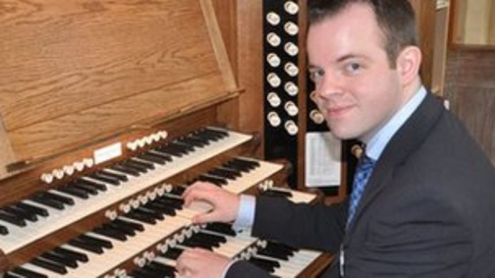 St Edmundsbury Cathedral's organist Daniel Soper arrives - BBC News