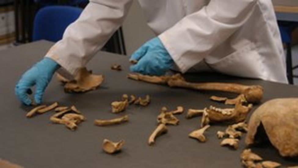 Human bones in Gloucester museum 'not from Stone Age' after all - BBC News